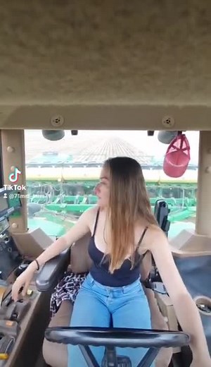 ablalar tarla sürmeye başlamış be 😃#mrz_tarim #TATAROĞLU #masseyferguson #REDPOWER #clayson1545 #mf285 #newholland #fendt #8s