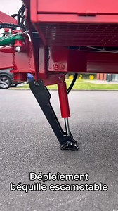 🆕 OPTION : BÉQUILLE ESCAMOTABLE 🆕 Et si vous ne descendiez plus jamais de votre tracteur pour manipuler votre béquille ? Voici l’option qui va vous simplifier la vie 👇 La béquille escamotable est facile d’utilisation, plus besoin de la démonter ni de vous inquiéter qu’elle accroche : elle se replie automatiquement sous le châssis pour un gain de temps et de sécurité ! 🌾 ✅ Gain de temps : moins de manipulations, hydraulique, rapide à utiliser ✅ Gain d’espace : repliée, elle ne gêne aucun mouv