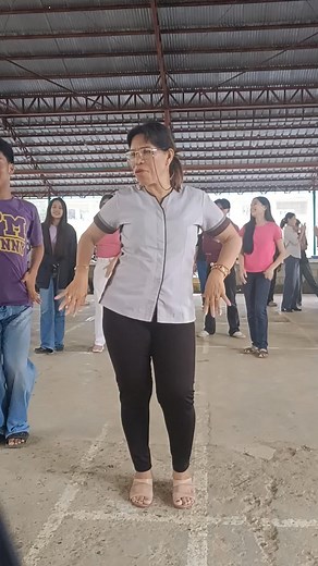 Sakit tawon tilauk sa tiguls..Juniors Prom.Practice....naulahi..pero better late than Never daw..basta madayon ra gyod ang Prom. nila | Nerilyn Lomocso