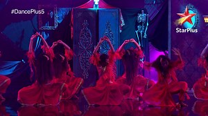 Nritya Kala just knows how to make the best classical fusions. Check the video and we bet you'll get goosebumps! #DancePlus5, This Sat-Sun, 8pm only on StarPlus and Hotstar: http://bit.ly/DancePlus5 Remo D'souza Dharmesh Sir #NrityaKala | StarPlus