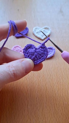 12K views · 70 reactions | I'm knitting cute crocheted hearts #crocheded #knitting #pattern #howto #örgü #örgudenkalp #tığişi #örgütokayapımı | Beauty Tips | Facebook