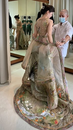 Rusly Tjohnardi on Instagram: "From fittings to the day, Imperial Tiger for @edginasukir and Anderson Cheongsam @ruslytjohnardi Changsan @agusslim with custom beading by @ruslytjohnardi Mua @rainmakeup Hairdo @minarbeauty Photo @davidsalimphotography Wo @kenisha_wo Headpiece @noma_id Decor @yu_cienlotus Venue @hotelmulia #RuslyTjohnardi #chinoiserie #wearableart #dualitybyrusly . . . . . #RuslyTjohnardibride #ruslytjohnardiatelier #qipao #indonesiandesigner #sangjitdress #weddingdress #handmade