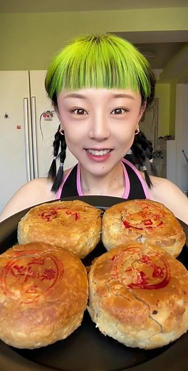 Eat mooncakes. #foryou #fyp #asmr #instagram #asmrmaker #foryoupage #asmrsounds #asmrfood #asmrvideo #asmrtiktoks #chinesefoodie #chineseasmr #chineseasmreating #stressrelief #stressrelieftips #stressreliefsound #asmrmukbang #mukbang #mukbangchinese #mukbangasmr #mooncake #eatmooncake #eatingmooncake #mooncakeeating #crunch #asmrcrunch #crunchy #asmrcrunchy #eating #asmreating #eatingasmr #eatingshowasmr #asmreatingshow #eatingshow