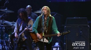 " Runnin 'Down a Dream " es una canción coescrita y grabada por Tom Petty . Fue lanzado en julio de 1989 como el segundo sencillo de su primer álbum en solitario Full Moon Fever . | Videos Musicales Solo En Hd