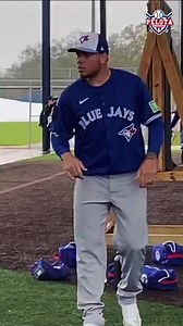43K views · 1.3K reactions | El lanzador Yariel Rodríguez lanzó su primer ⚾️ bullpen para los Toronto Blue Jays. Varios jugadores, entrenadores y ejecutivos estuvieron presente en el complejo de Dunedin. Al finalizar el Coach de Pitcheo del equipo, Pete Walker, le dijo a la prensa que el cubano  tiene “buenas armas que pueden funcionar en MLB” ¿Podrá Yariel hacer el equipo desde Spring Training? #pelotacubana #beisbolcubano | Pelota Cubana | Facebook