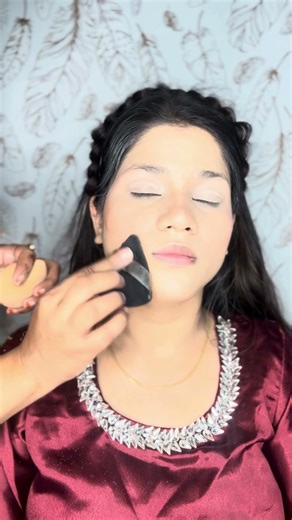 How to apply loose powder #makeuptutorial #sortvedios #makeuptricks ￼