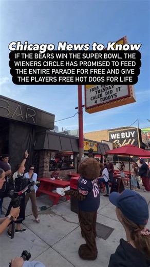 Are the Chicago Bears on their way to a Super Bowl this year?! If so, get ready to eat, Chicago! . An official statement from The Wieners Circle: . “If the Bears win the Super Bowl, we will feed free hot dogs to the entire parade (as many as we can give out), and the players on the team will receive free hot dogs at our store for the rest of their lives.” -@wienerscircle . Can you imagine how insane this would be?! 🐻⬇️ . . . #chicago #chicagofood #chicagofoodie #chicagobears #beardown #dabears 