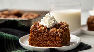 Pecan praline gingerbread cake recipe