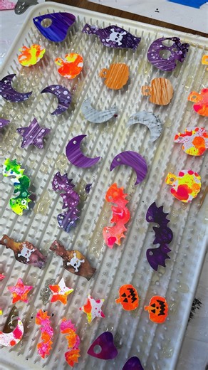 4 comments | If you think the backs of this tray of jewelry charms...