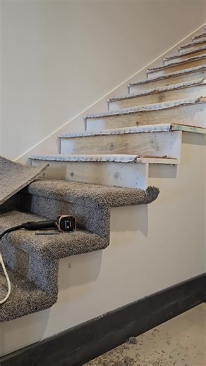 Custom Staircase Wrapping: A Step-by-Step Guide