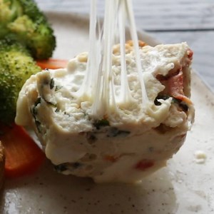 Bite-Size Turkey Caprese Meatloaf Cups. http://bzfd.it/1nDMce4 Pin it for later: http://bzfd.it/1QStoju | BuzzFeed Food