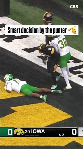 Up next at No. 8️⃣: Iowa’s punter shows quick thinking 🧠 #CFB #Iowa