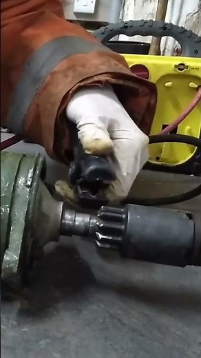 Starter motor Bendix drive in action