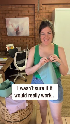 I wasn’t sure if it would really work… so I had to test it 💧 Not made to hold water, but it can - as long as you keep it upright because of the zipper! Perfect for storing your Chundee before or after use 💚💜 #MumFinds #ParentHacks #CarSickKids #ChundeeBib #LessMess | Chundee