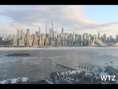 Mesmerizing Ice floes moving along the Hudson River near Manhattan, New York City