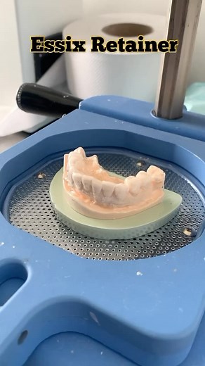 Essix Retainer diberikan kepada patient setelah selesai rawatan braces. 栗‍♀️ #seo #fyp #dentist #dentistaentiktok #dentistkl #dentistselangor #klinikgigikualalumpur #klinikpergigianerfacheras #klinikpergigianerfamelawati #dentistmalaysia #klinikgiginearme #retainerbraces #retainer | Klinik Pergigian Erfa | Facebook