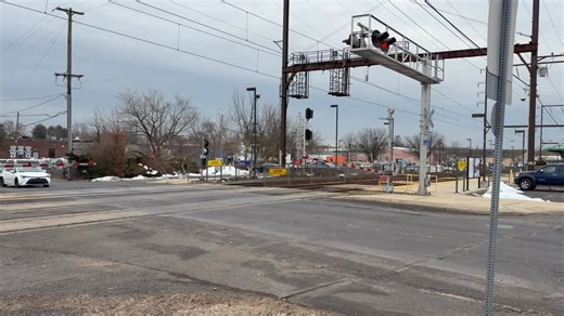 CSX - Past and Present | Today’s short I032 as they pass me at Penndel/Langhorne,PA | Facebook