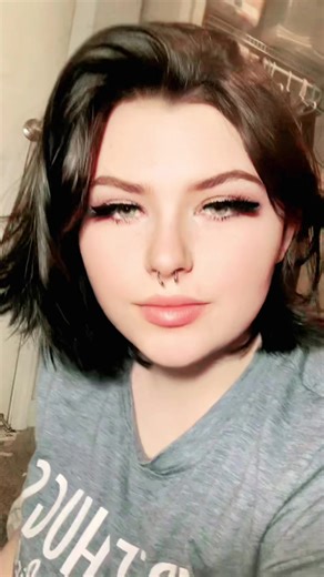 Frog lords 🐸 (@agent..00x)’s videos with original sound - 🚛OnesexyⓂ️othertrucker💨