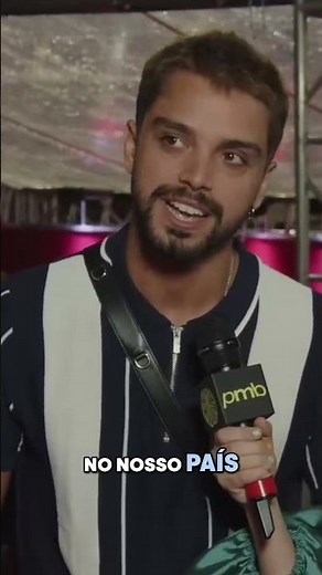 Rodrigo Simas no Tapete Vermelho: A Honra de Celebrar Nossa Marrom