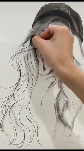 录了很多过程，时长恐怖就只留下丝滑拉底色和擦高光纹这后两步 。#一起学画画 #发型设计