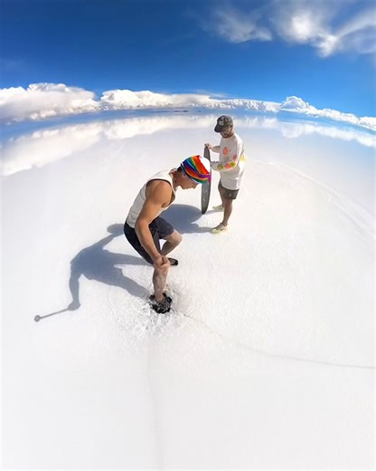 This place looks like paradise regardless of what's underneath! 🕳️ | UNILAD