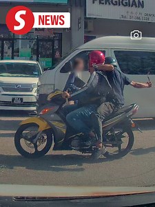 31K views · 237 reactions | Two local men have been arrested for attempting to rob a woman in Bandar Seri Alam, following the circulation of a viral video on social media. Seri Alam OCPD Asst Comm Sohaimi Ishak said the attempted snatch theft took place at 4:30 p.m. on Wednesday (April 20). Read more at https://tinyurl.com/mry4jkdb WATCH MORE: https://thestartv.com/c/news SUBSCRIBE: https://cutt.ly/TheStar LIKE: https://fb.com/TheStarOnline | The Star | Facebook