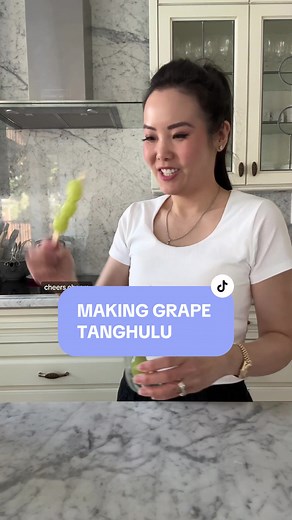 Making Grape Tanghulu