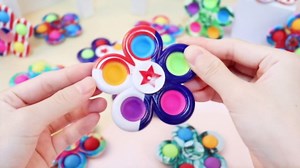 30 Fidget Spinners Toys, Party Favors Gifts for Kid,Pop Fidget Spinner Pack Bulk, Little Sensory Fidget Toys Pack, Classroom Prizes for Girls Boys Students (30 Fidget Spinners)