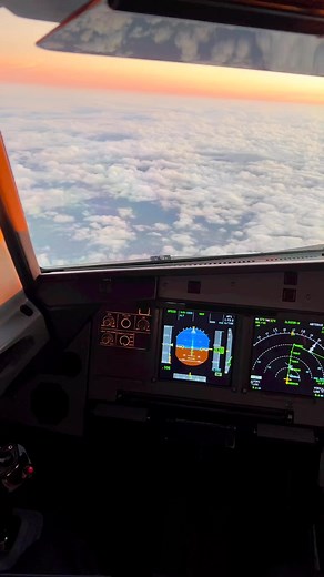 SUNSET COCKPIT VIEW #reels #fyp #cockpitview #pesawat #sunset | HMW