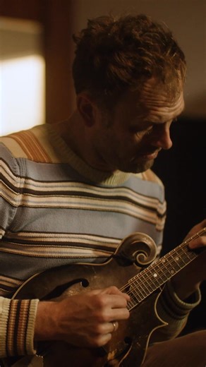 This little couplet of Menuets from the E major Partita is one of my favorite tracks on the record, due—at least in part—to how long a journey I went on to bring it to life on the mandolin. “I mean, here we are,” I said to myself, “12-ish minutes into a 20-minute-ish piece…I could REALLY go for a new texture or two.” Enter false harmonics (aka the sparkly effect you’ll hear when I take the first repeat of the first Menuet) and tremolo (mandolin’s most famous sustain substitute, which I introduce