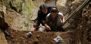 Early humans lived with Neanderthal neighbours