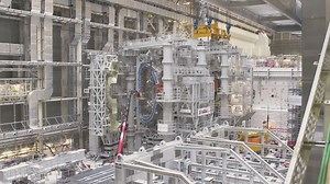 Watch the spectacular lift operation of 17/18 June, inserting the second vacuum vessel module into the tokamak pit at ITER. Two sectors are now sitting side by side. It's seven more to go! Find the full Newsline article with more photos here: https://monkeylink.co/90687d #fusionenergy #ITER #ITERAssembly #scienceforsociety #tokamak #vacuumvessel | ITER