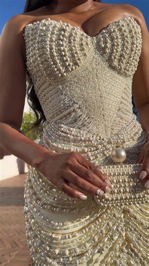 OM Style Avenue on Instagram: "A modern Zulu bride @thamimjacu in a custom OM Bridal Couture gown and Isicholo. Make-up: @iamnombuso Hair: @hlayisani.cm #OMStyleAvenue #OMStyleAvenueBridal #KingOfCouture"