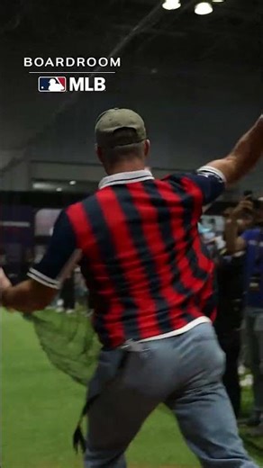Rob Gronkowski tests his throwing arm at Fanatics Fest