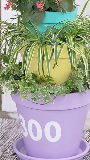 These Stacked Flower Pots are the Cutest Way to Display Your House Number 🌻 #diy #gardening