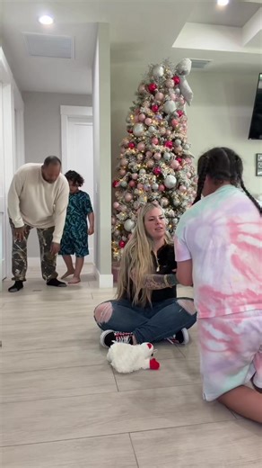 The first time Oreo met her little brother espresso, bean Frijolito🥹😭🖤🤣💀 #mamacookie #MomsofTikTok #morkie #havenese #dogmom