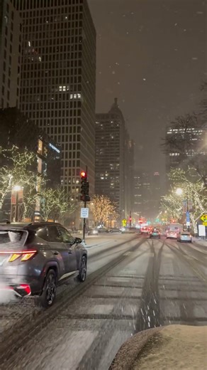 Chicago is often called the best big city because it offers a rare balance of world-class culture, historic architecture, and natural beauty. For nine consecutive years, readers of Condé Nast Traveler have voted it the top large city in the U.S. for its unique ability to feel like a global metropolis while maintaining the welcoming spirit of the Midwest. | Travel With Me