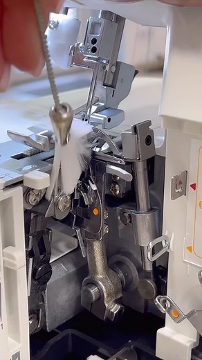 43K views · 9 comments | Wie man eine Overlock reinigt und schmiert! #overlockmaschine #necchi #c12 #creator #schmierung | Nähberater | Facebook