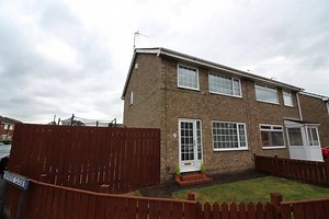 St. Annes Drive, Cottingham £180,000 🛏️ 3 🛁 1 🛋️ 2 - Three bed semi detached home - Large corner plot with side and rear gardens - Double garage and conservatory - Excellent location close to Cottingham village symondsandgreenham.com/buy-1/8/6/2020 | Symonds Greenham Estate and Letting Agents