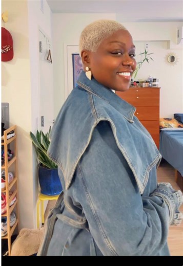 OOTD Cowboy Karee 🩵 Earrings & Top @buffaloexchange Heart Studded Jeans @fashionnova Denim Trench @thebombshellbodega Tabi high top sneakers @maisonmargiela Teeth Whitening 😁 @nude_body_lounge Subscribe to my YouTube Channel 🌻 https://youtube.com/@karee.d?si=kKWgtwT-W7qcCuxs #ootd #tallfashionblogger #thriftstorefinds #model #yitty #fentybeauty #baldgirls@The Bombshell Bodega