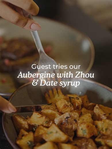 Jiya is not usually an aubergine fan… but this one might have changed her mind. Our Aubergine with Zhou & Date Syrup is soft and smooth on the inside with a perfectly crisp outer layer, bringing together bold Middle Eastern flavours in the best way. Paired with our Lebanese-style potatoes on the side, it’s one of those dishes that surprises you from the first bite. Proof that sometimes the dish you’re unsure about ends up being the one you can’t stop thinking about. 📍 Coffee & Plant, Azalea Squ