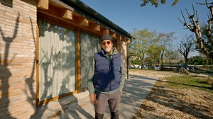 Der Moranzani-Wald in Mira bei Venedig hat gerade sein 3-jähriges Bestehen gefeiert: ein „grüner“ Rückzugsort, der allen Menschen offensteht und in dem Nachhaltigkeit und Inklusion Hand in Hand gehen. Wir haben Stefan Marangoni von der Fondazione Emma getroffen, der davon berichtet hat, wie das Projekt immer weitergewachsen ist und bewiesen hat, wie wichtig eine verlässliche Gemeinschaft und Zusammenarbeit für den Erfolg sind. Es ist vor allem Stefans Vision und der der Fondazione Emma zu verdan