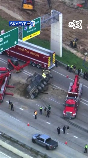 878K views · 4.3K reactions | SkyEye flew over a major traffic backup caused by a crash on northbound lanes of Highway 288 near Southmore. Lanes will be closed for hours as cleanup continues. Tap the link in our bio for more. https://abc13.com/post/hwy-288-traffic-flipped-truck-blocking-northbound-lanes-sh-southmore-boulevard/16241866/ | ABC13 Houston | Facebook