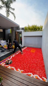 Floating florals & endless love❤️ #lebaneseweddings #honeymoon #bridetobe #bali #honeymoondestination #honeymoontrip #roses #viralreelsfbpage #viral #viralreels24 | Lebanese Weddings