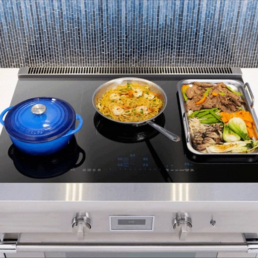 Thermador Induction makes creating delicious culinary delights easier than ever with 3 extra-large cooking zones. From large pots to oblong cookware, the only limit to what you can create is your imagination. Imagine the possibilities: https://bit.ly/3RtGNIr | Thermador Canada