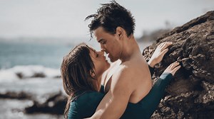 Sinopsis Film Culpa Tuya: Kehidupan Kampus dan Cinta Terlarang | Narasi TV