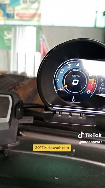 HUD OBD2 Tachometer: Smart Car Display Insights