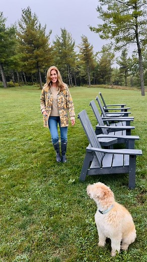 Bye summer and hellooooo fall! 🍂 We’re nowhere close to finished at the Funky Bunky and I’m stranded in fog 🌫️ at the farm while @ministerofexteriors is rained in at the island, sooo let’s focus on how a cute Car Coat from our Spritz collection can make a grey day better! #spritzcollection #srdesignlife #sarahrichardsondesign #design #floralpattern #handblockprinted #cotton #jacket #quiltedjacket #fallstyle | Sarah Richardson