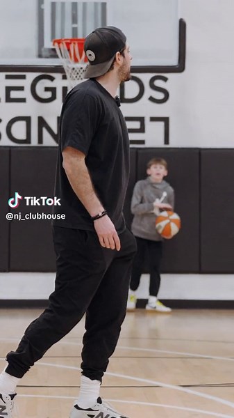 From dribble tricks to shooting challenges, we're turning drills into thrills to fuel their passion for the game! Join us! Registration is now open for our Spring programs beginning the week of March 11th! We have a variety of clinics and leagues tailored to different age groups. Follow the link in the profile to sign up! #njbasketballcamps #njbasketballclinics #njbasketballgym #basketballtraining #legends