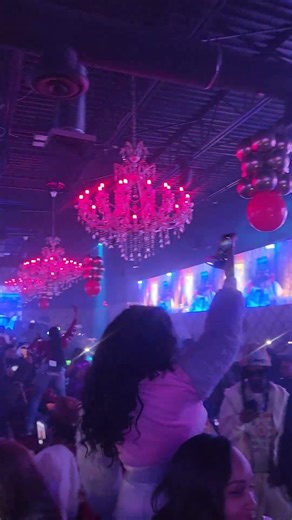 Happy New Years 🥳🎉🎊🍾🎊🥳